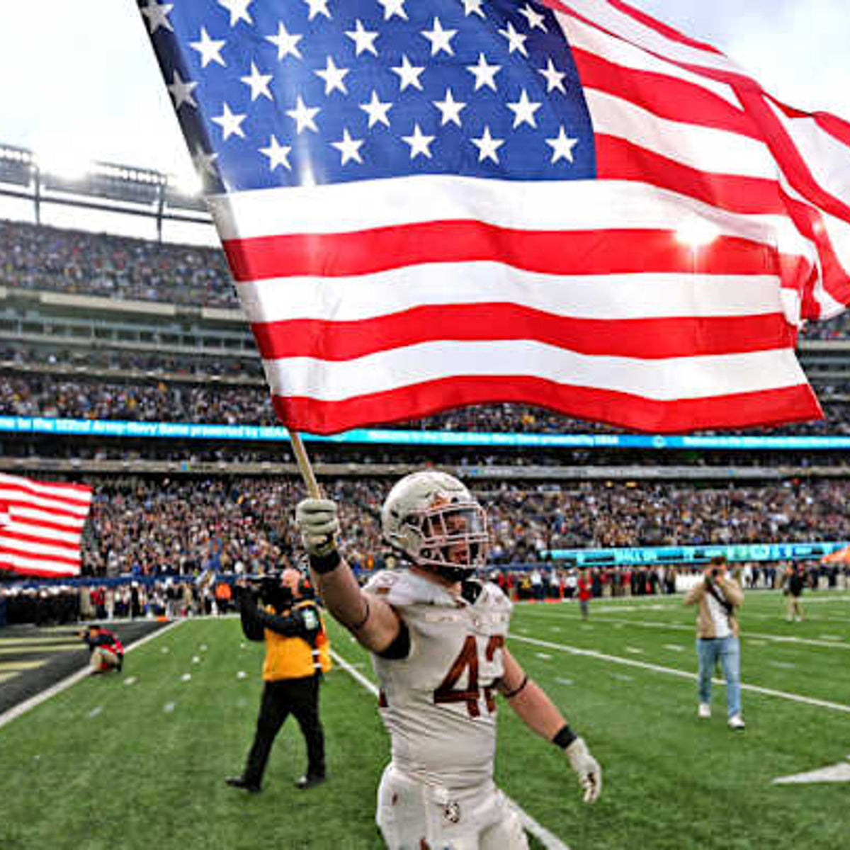 Army Football Player Larry Pickett, Jr. Rescues Man From Burning Vehic