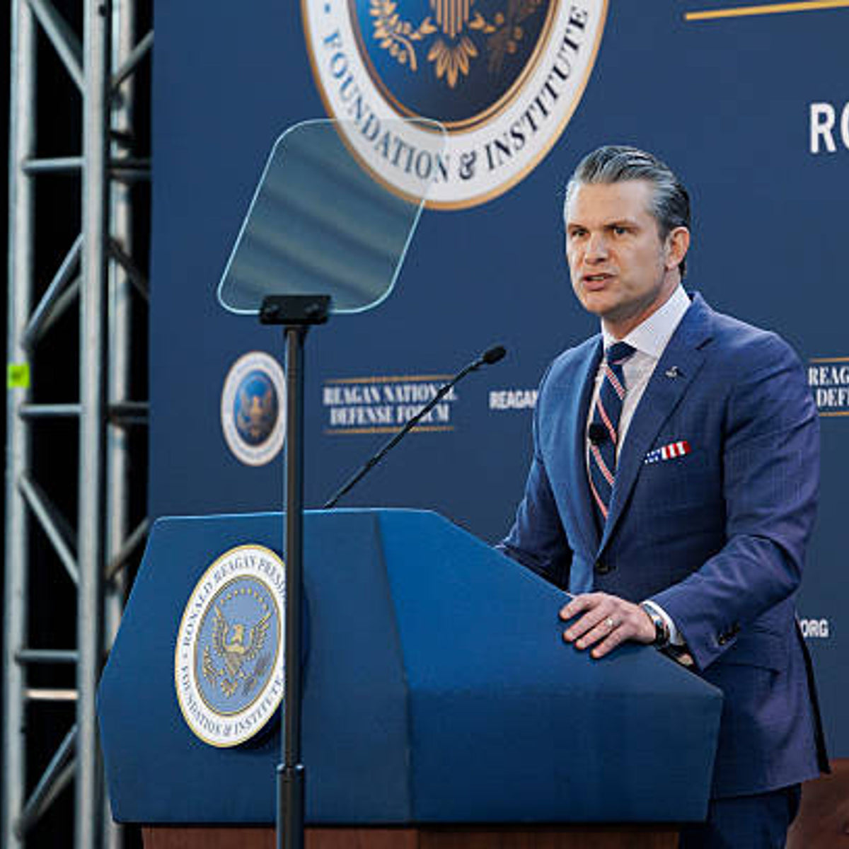 DARPA Demos Impress War Secretary